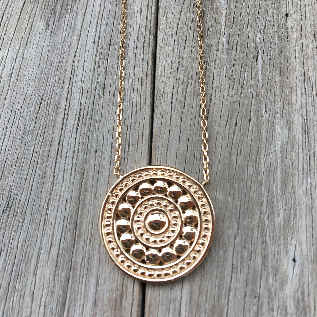 Medallion Necklace and Fine Gold-plated Chain - L'ELEGANTE Collection ...