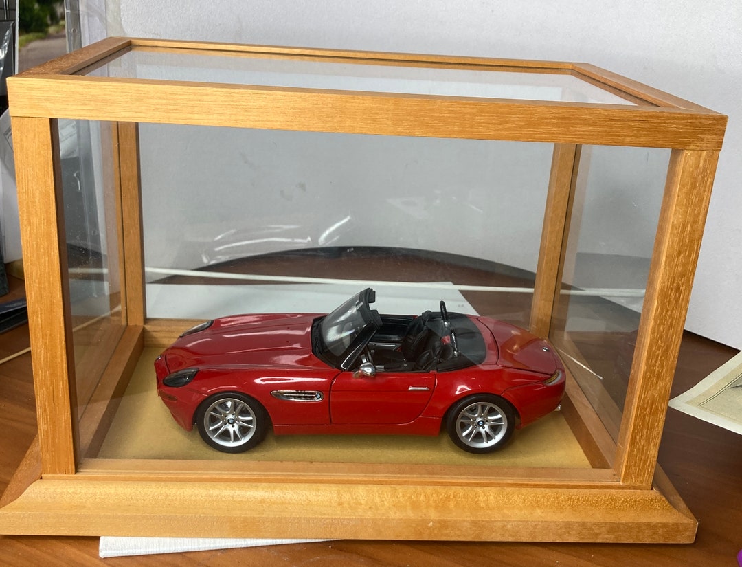 Maisto BMW Z 28 . 1/18 Scale .solid Maple Display Case Included. - Etsy
