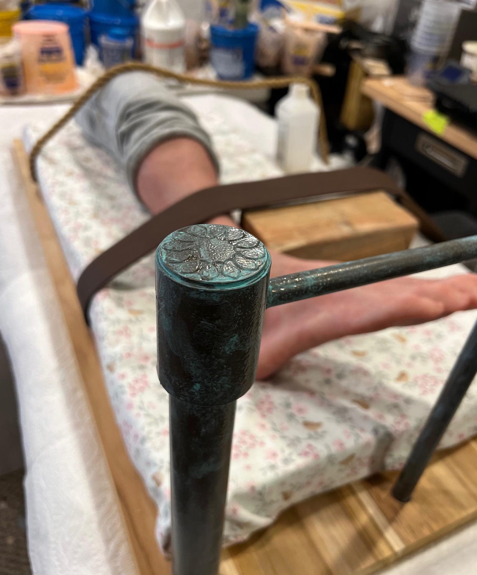1:1 Full-sized Misery Hobbled Silicone Leg Display James Cann Reiner ...
