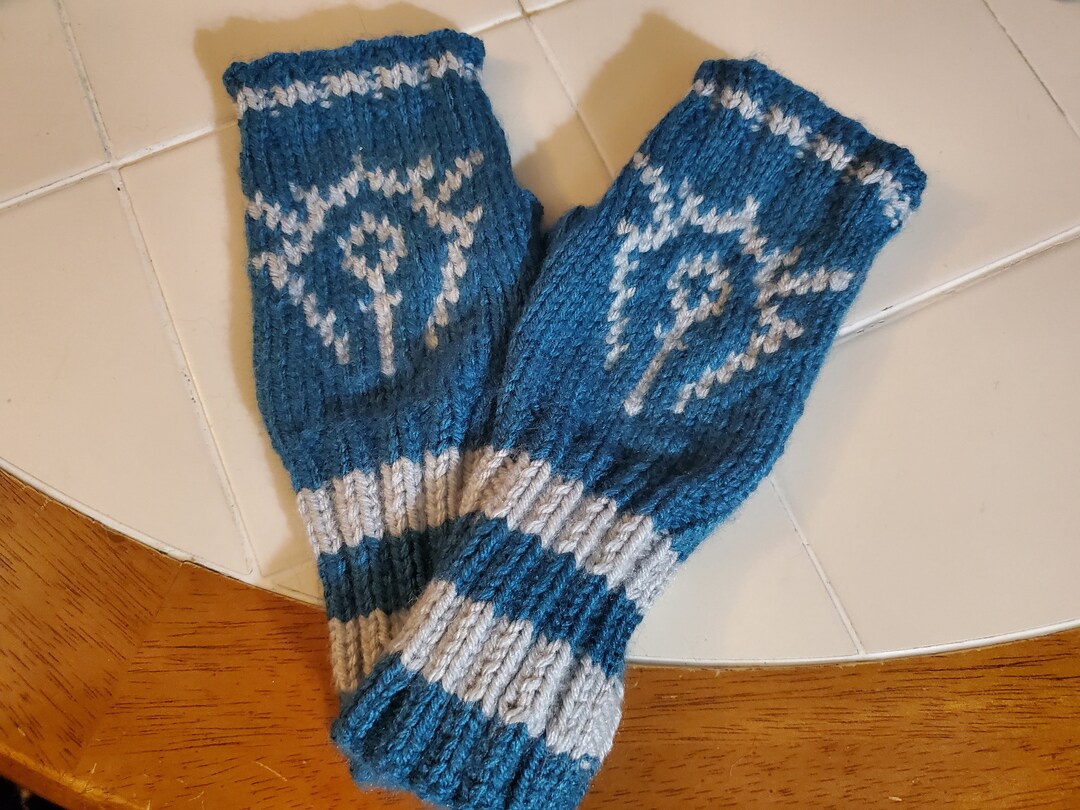 Crest of Fraldarius Fingerless Gloves - Etsy