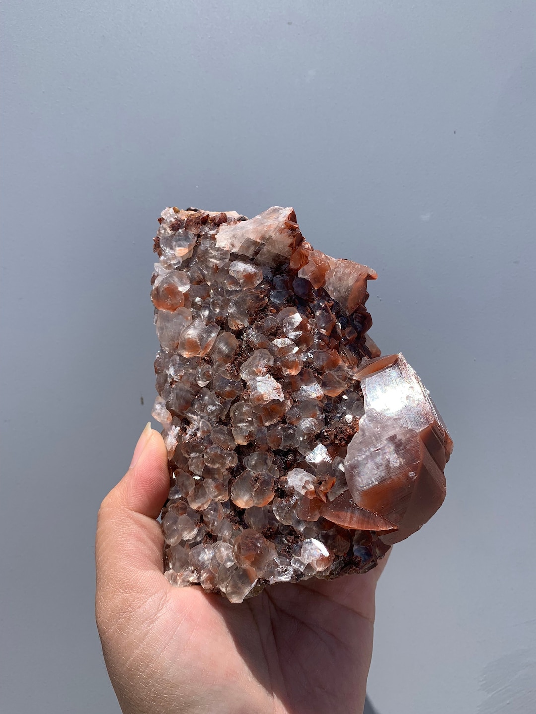 830g Grappe de Calcite Pagode Velours Rouge, Calcite de Feu, Inclusions ...