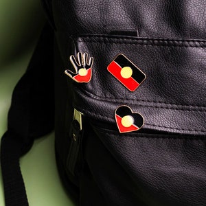 Aboriginal Flag Lapel Pins, 3-pack Australia, Indigenous, Souvenir, Bag ...