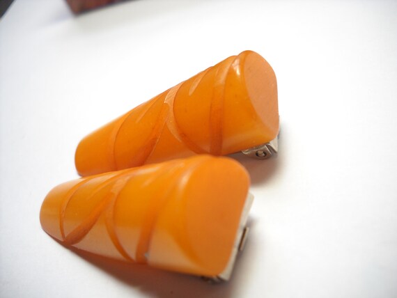 Bakelite Dress Clips Matching Bakelite Carved Butters… - Gem