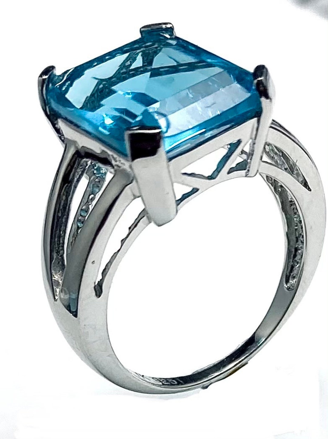 R575B Classic Mt St Helens Blue Helenite Emerald-cut 12x16mmprong Set ...