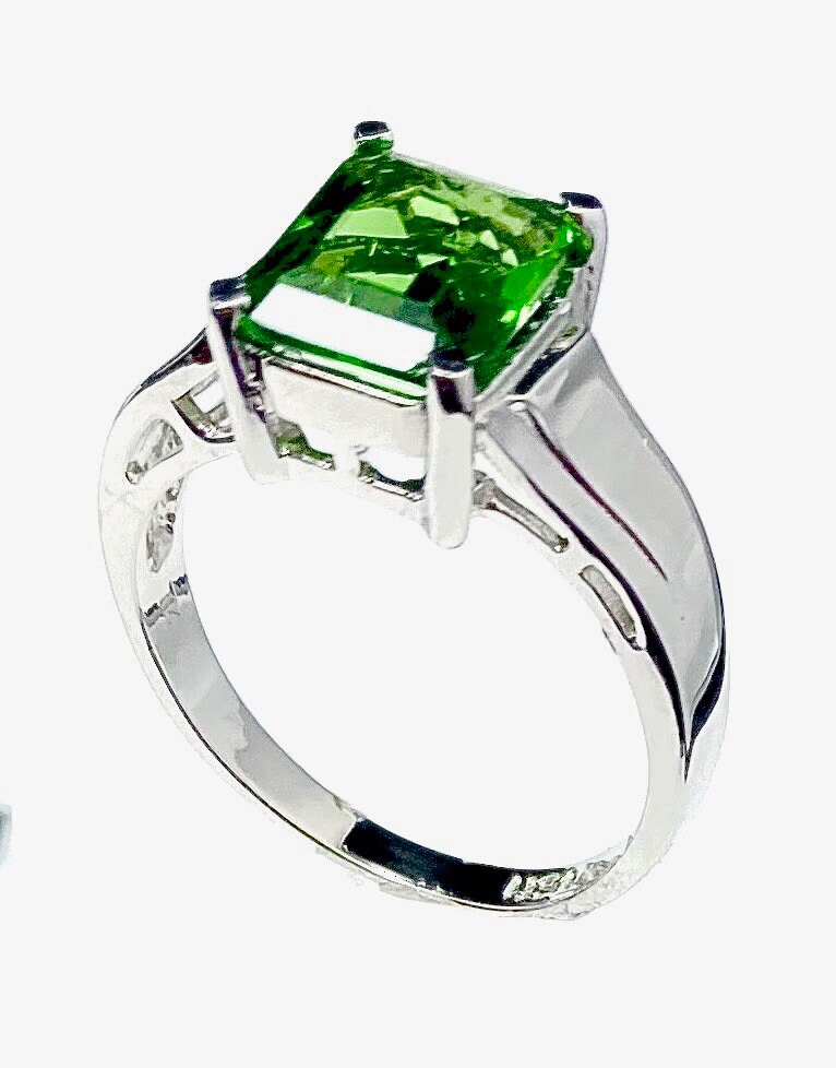 R2687S Classic Mt St Helens Green Helenite May Birthstone Emerald Cut ...