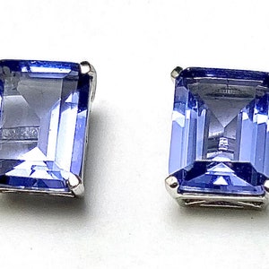 E40810P Classic Mt St Helens Helenite Emerald Cutting Studs Earrings ...