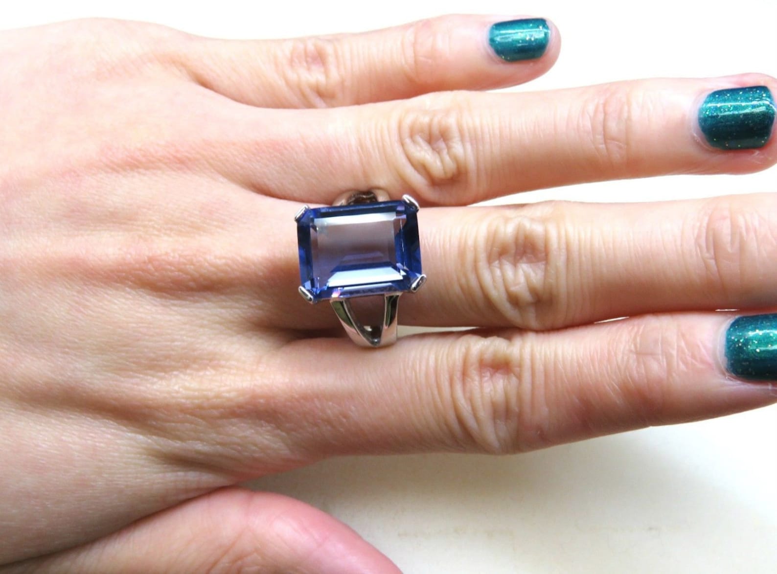 R575 Classic Mt St Helens Twilight Lavender Purple Helenite Emerald-cut ...