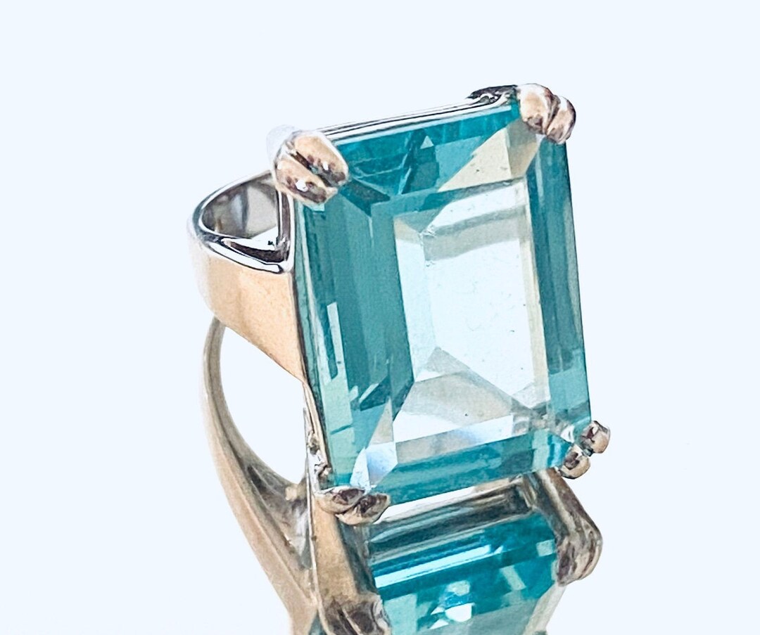 R0768B Classic Mt St Helens Blue Helenite November Birthstone Emerald ...