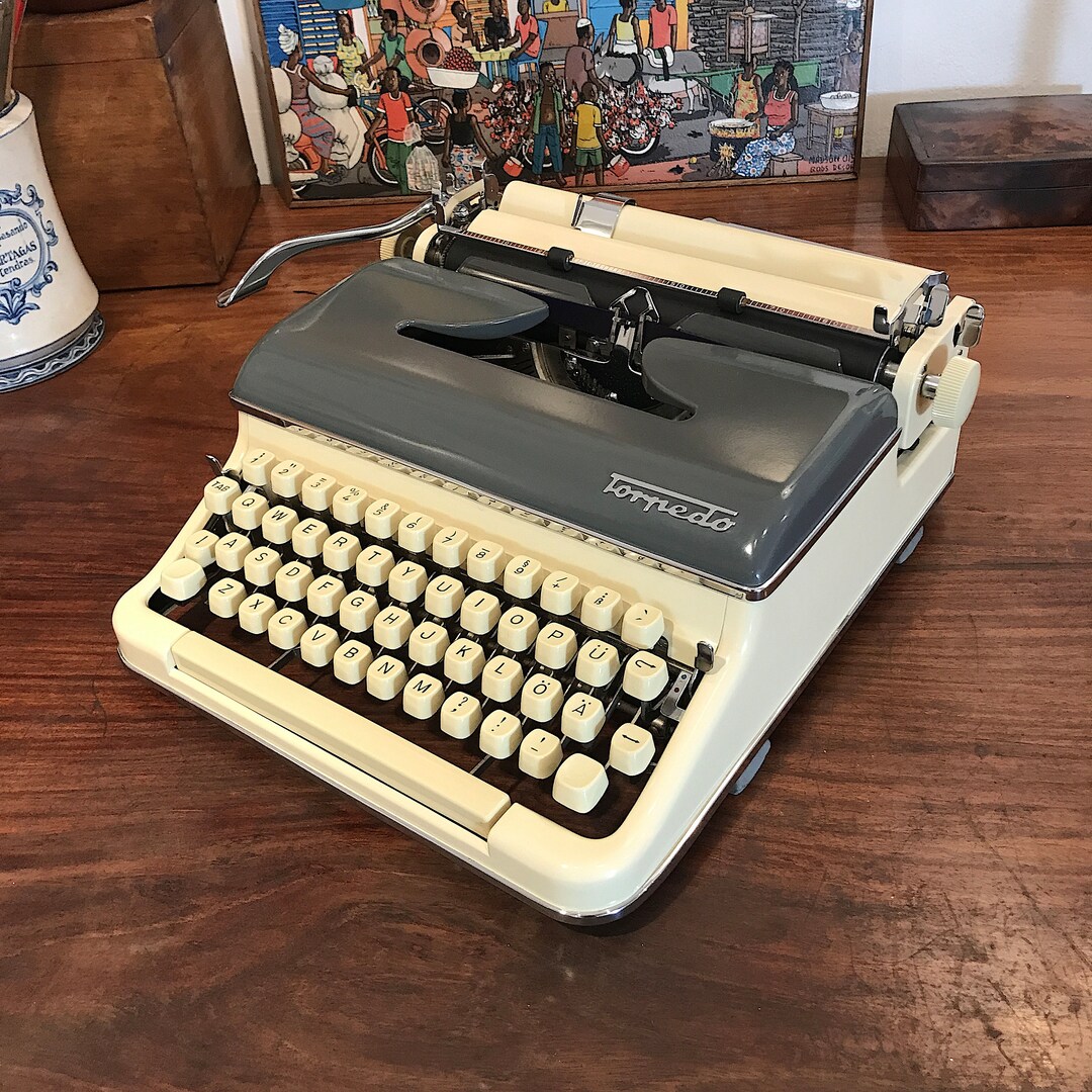 Torpedo Typewriter Two-tone Model 18B , QWERTY Keyboard, 1961. in ...