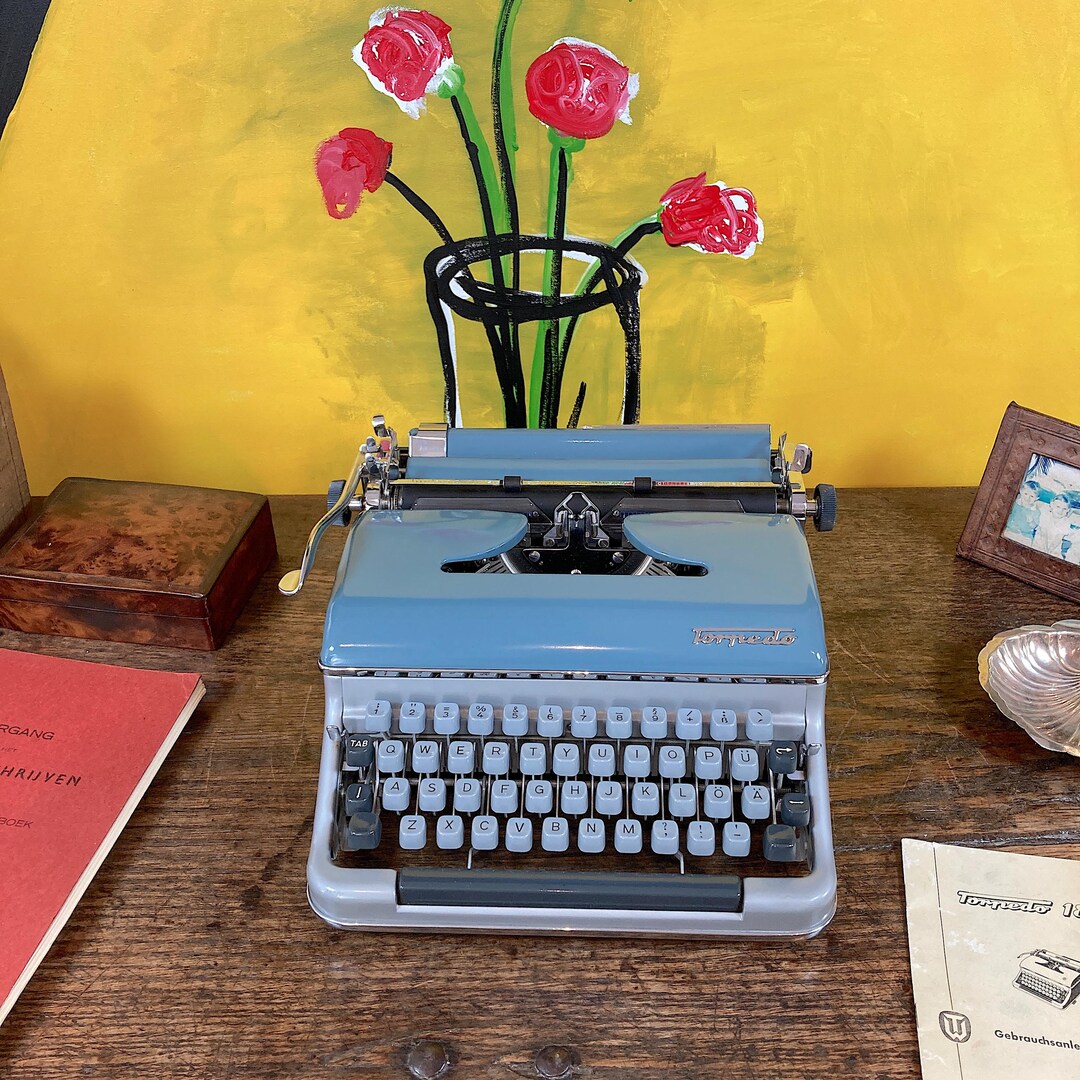 A Stunning "blue Bird" Torpedo Typewriter, QWERTY, Model 18B, 1962 ...