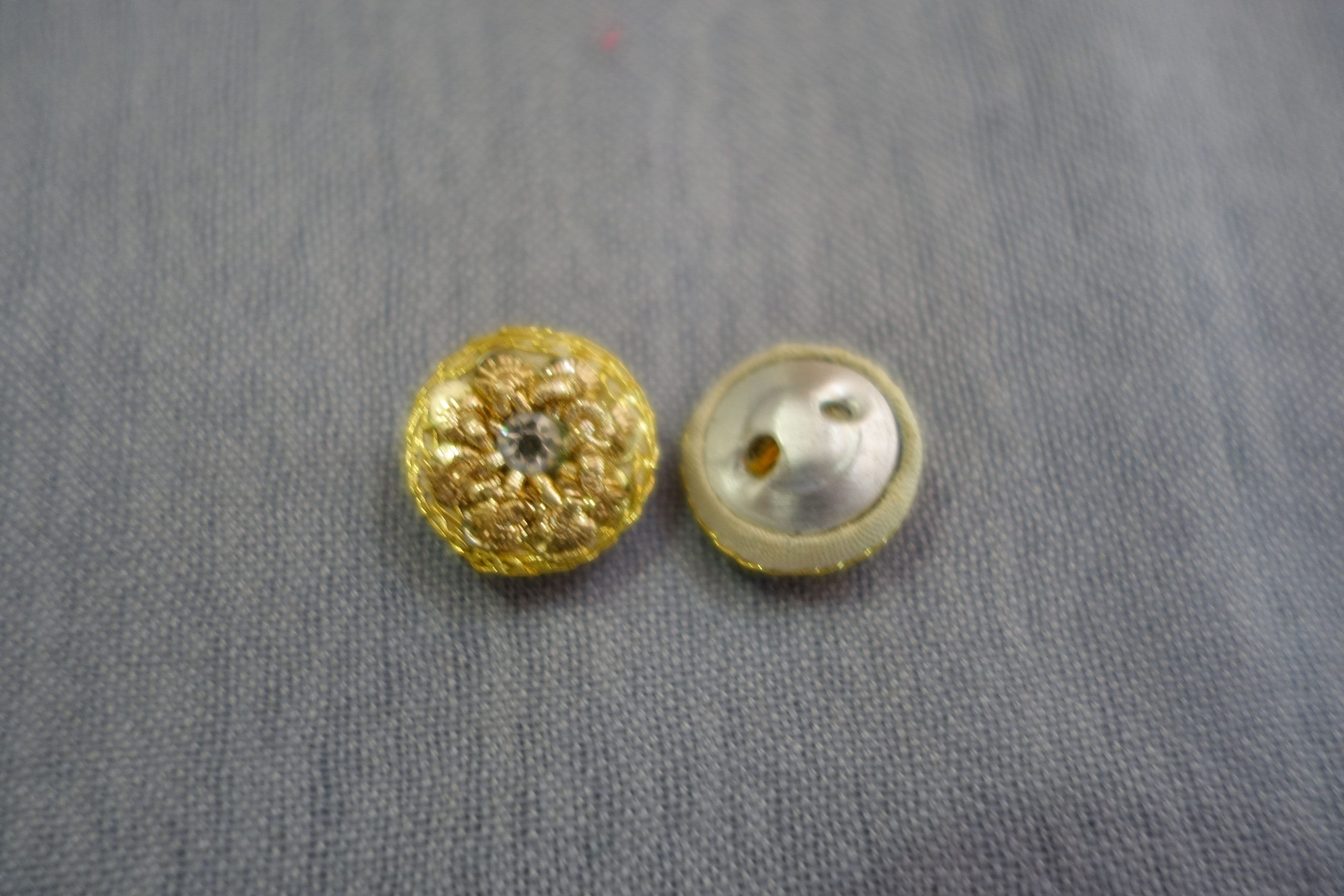 Botones metálicos dorados Botón con cristal bordado a mano | Etsy