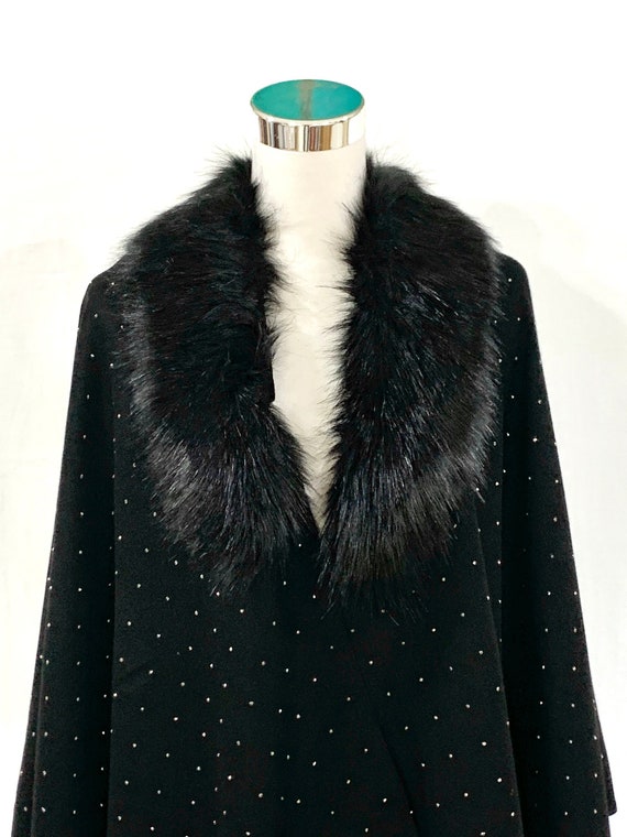 Black shawl with fur collar store