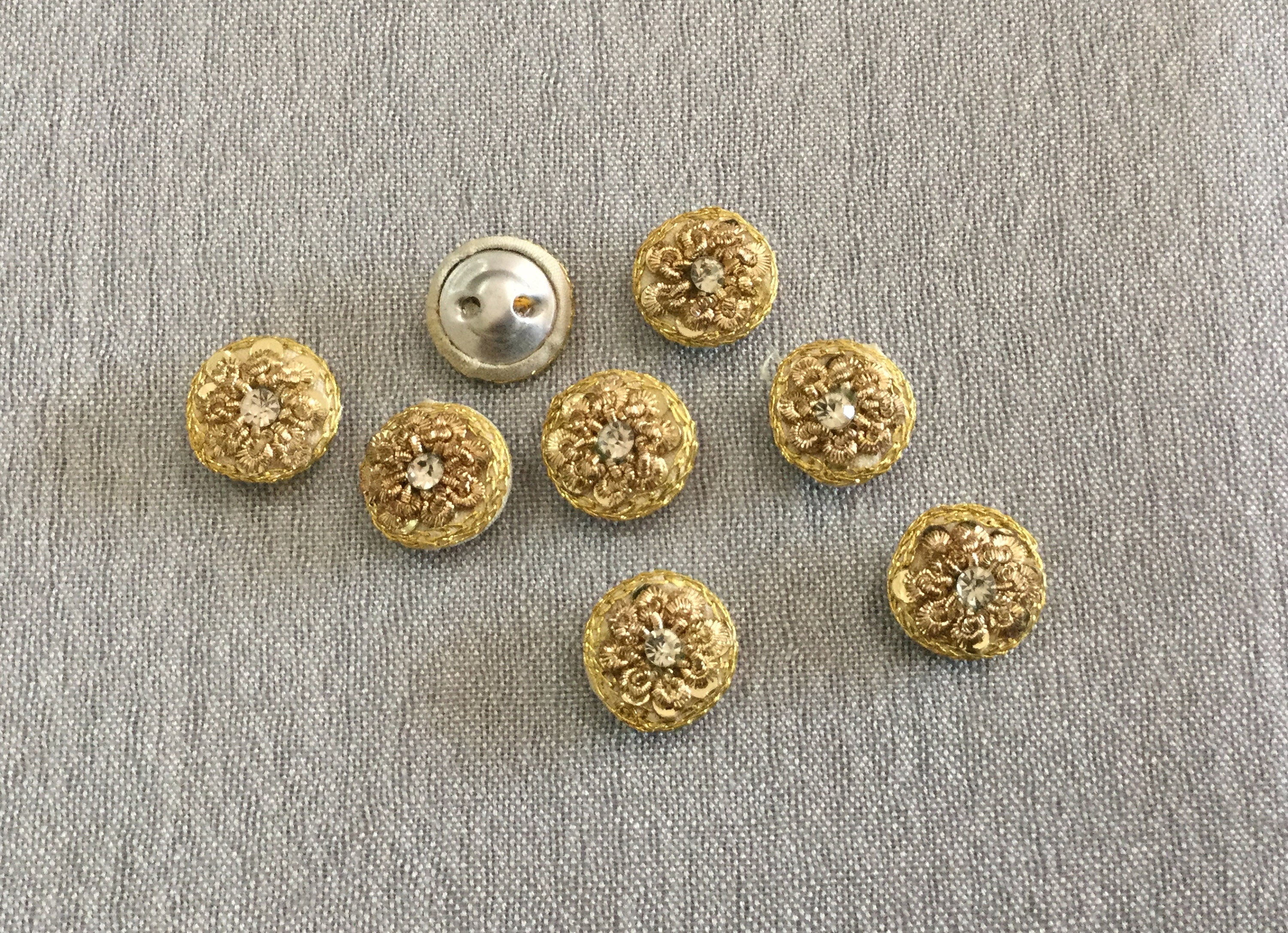 Botones metálicos dorados Botón con cristal bordado a mano | Etsy
