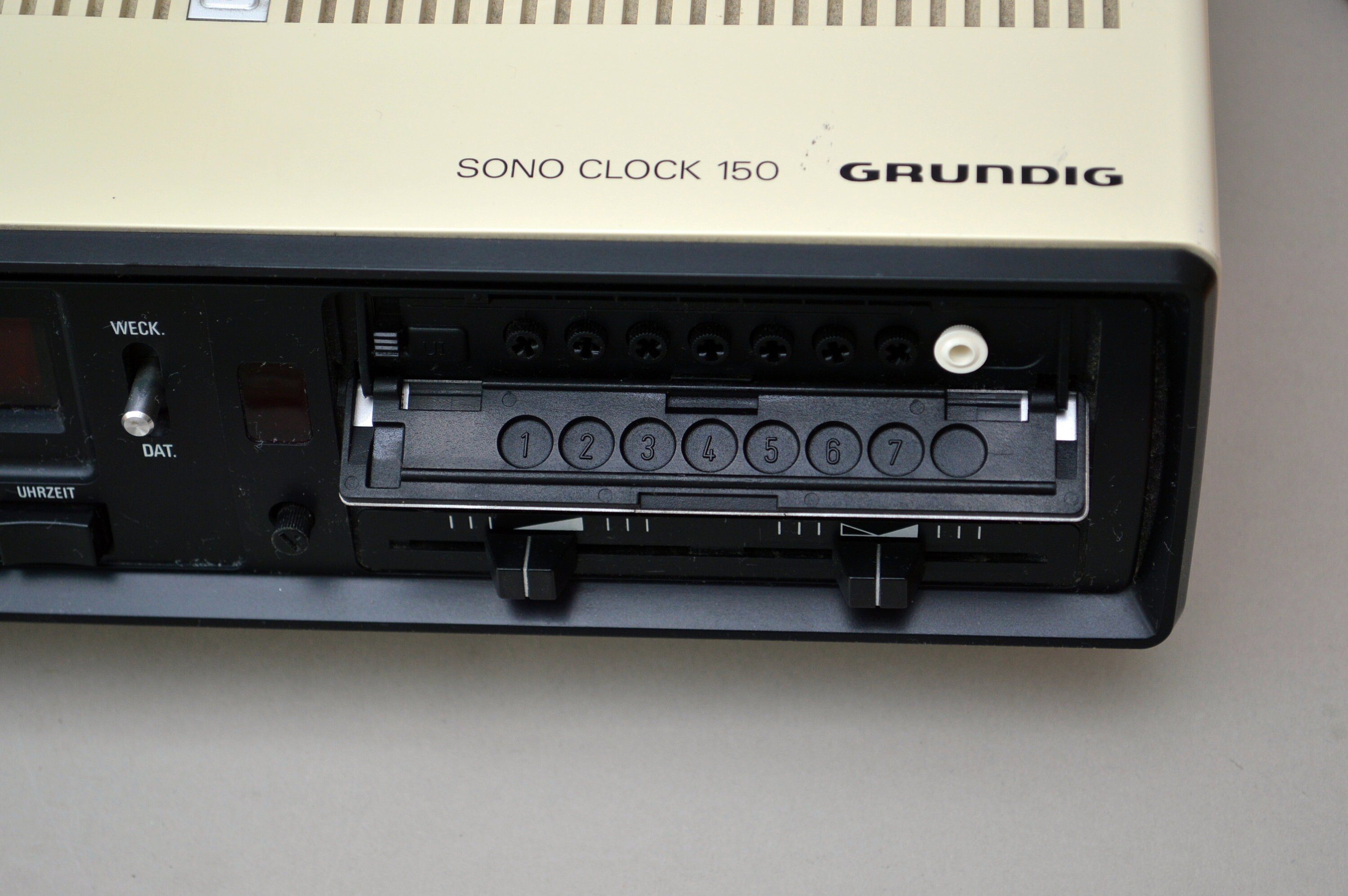 Vintage 70s GRUNDIG SONO CLOCK 150 Clock Radio Space Age - Etsy