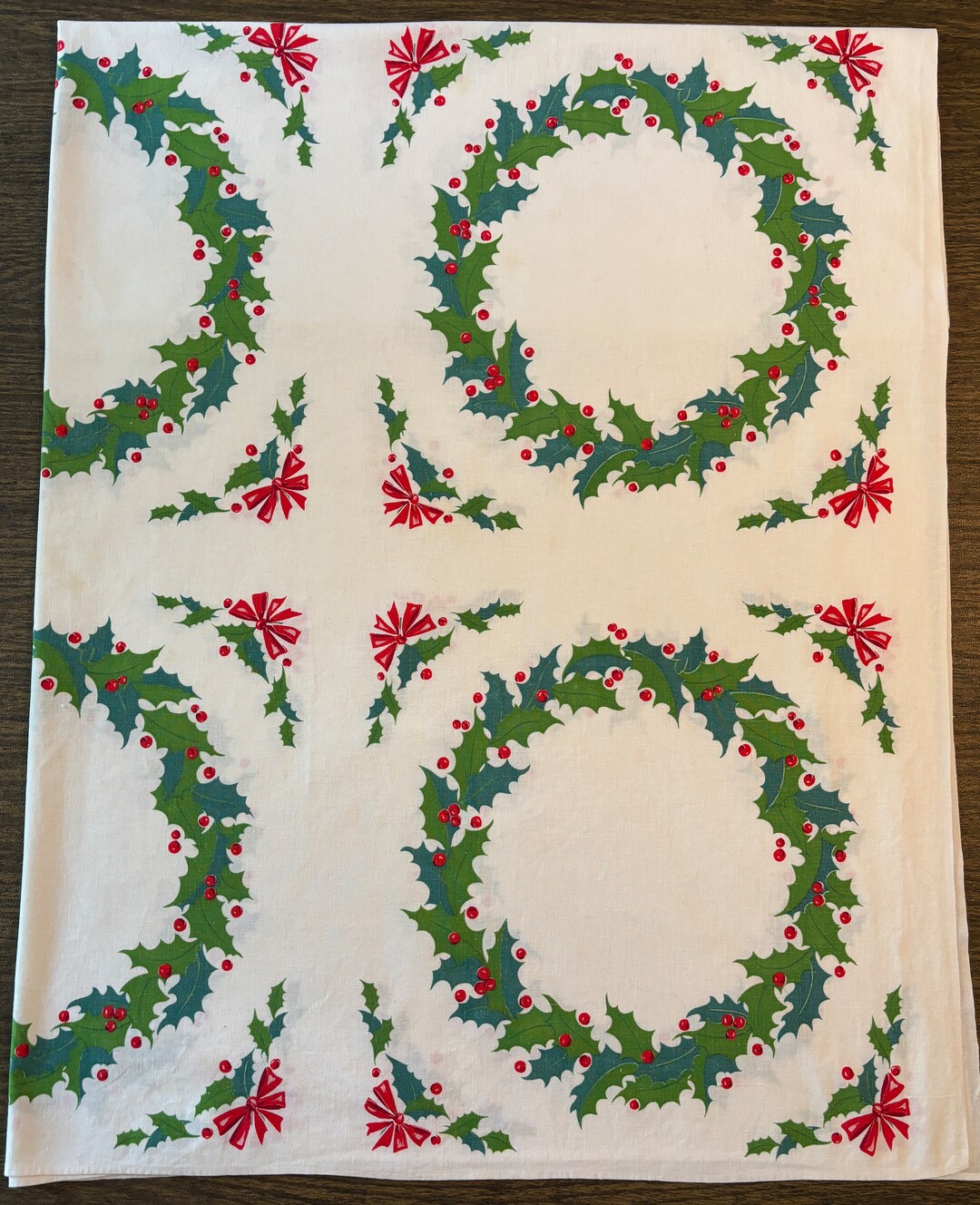 2 Matching Vintage Christmas Linen Tablecloths With Holly Wreaths ...