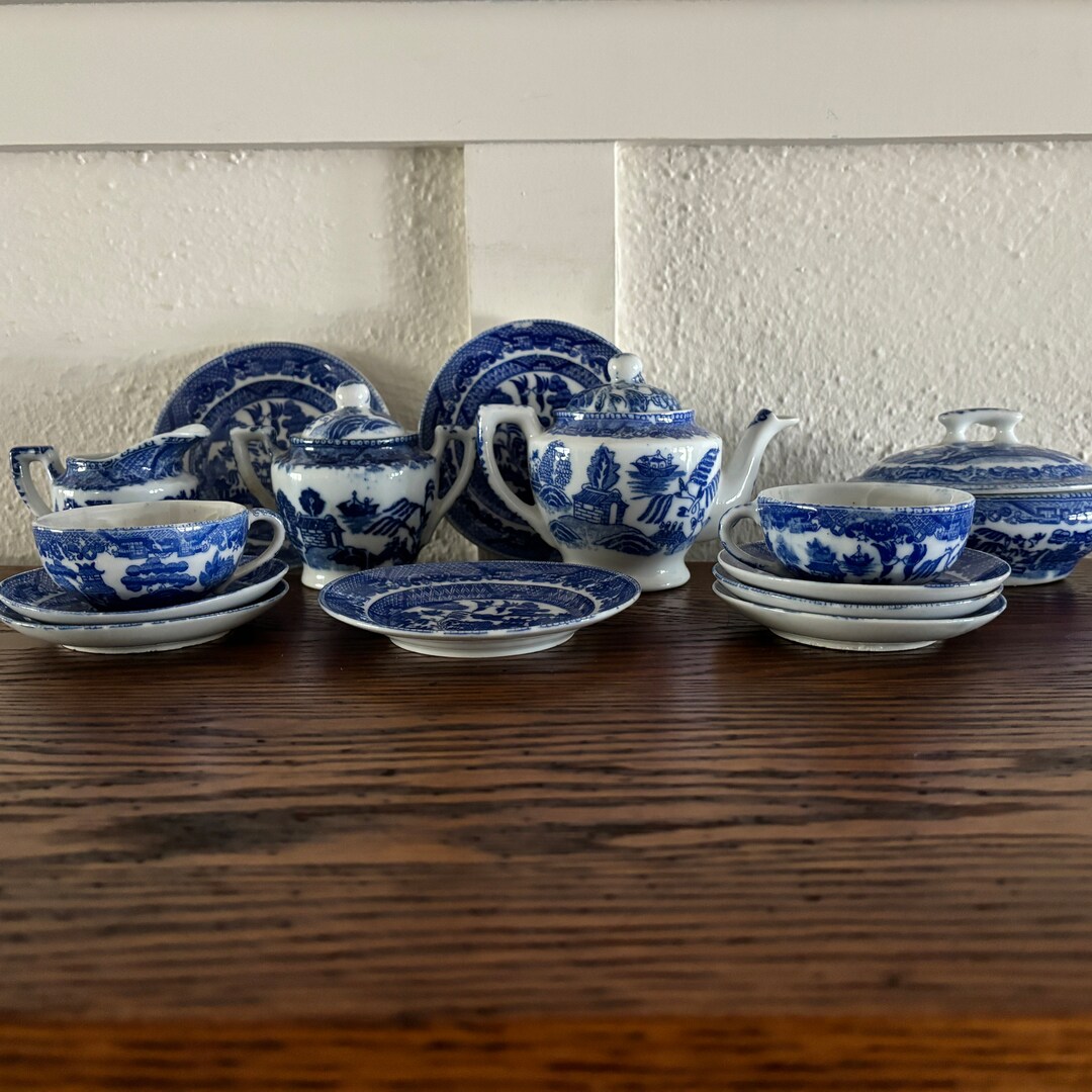 17 Piece Vintage Child's Blue Willow Miniature Tea Set - Excellent ...