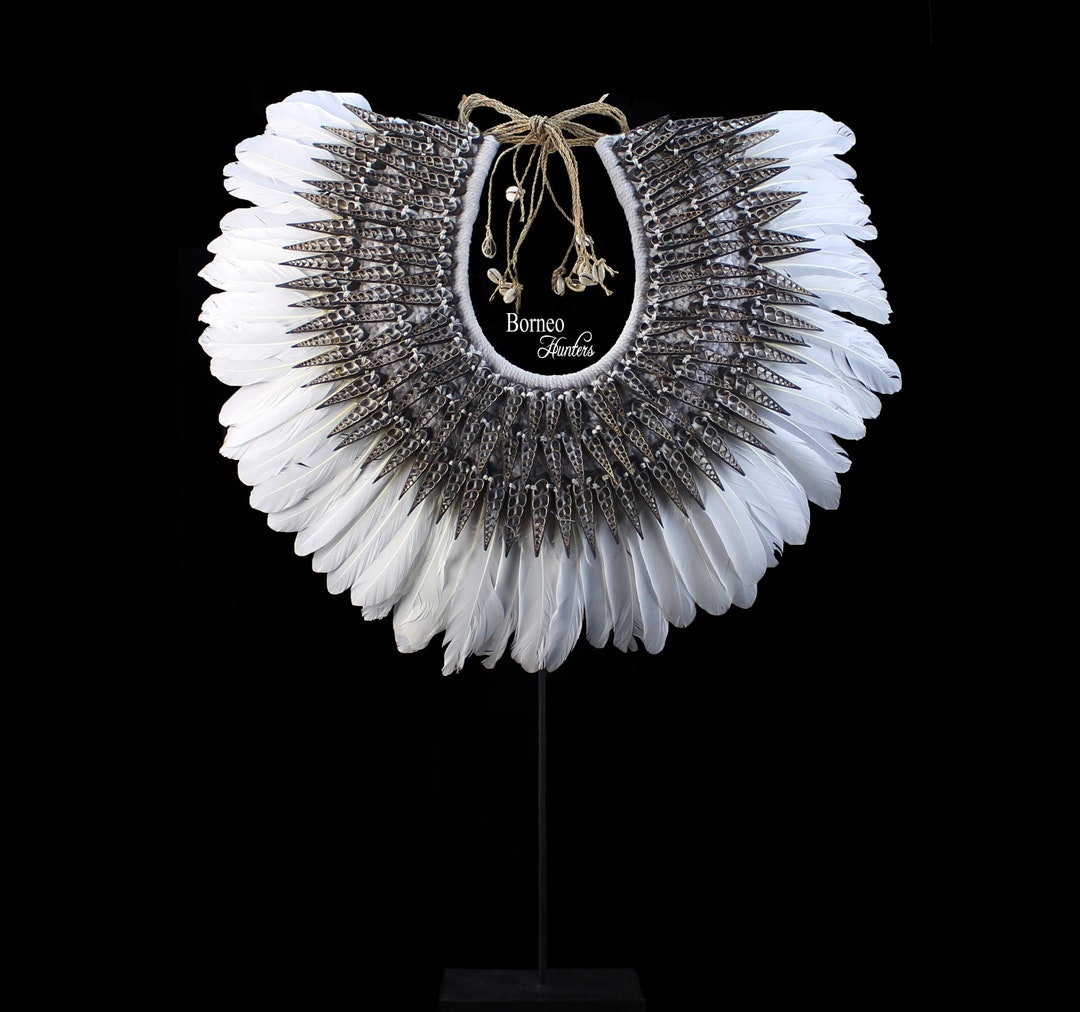 Exceptionally Large 58x45cm White Real Feather Decor. Seashell Collar ...