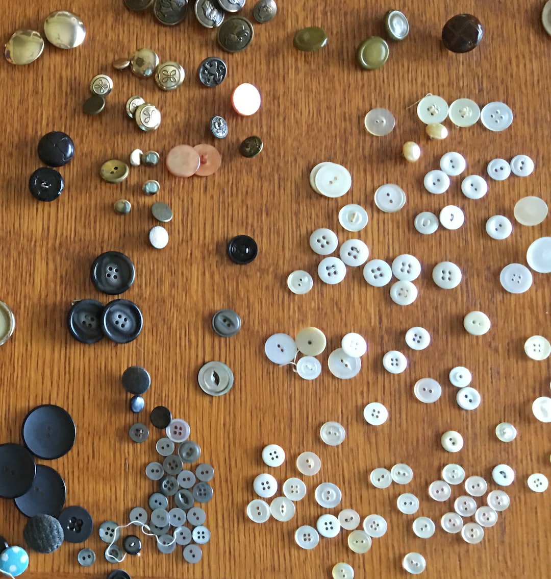 VINTAGE BUTTONS Lots 1-4: Assorted Small White Buttons - Etsy