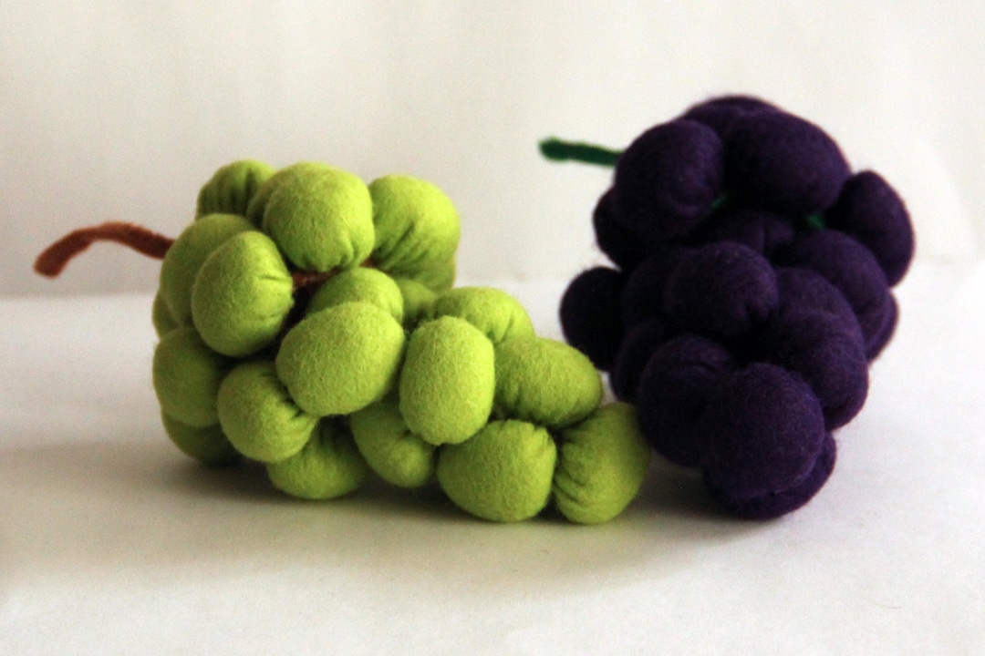 Felt Grapes Hand-sewn Available in Green or Purple for Play Kitche ...
