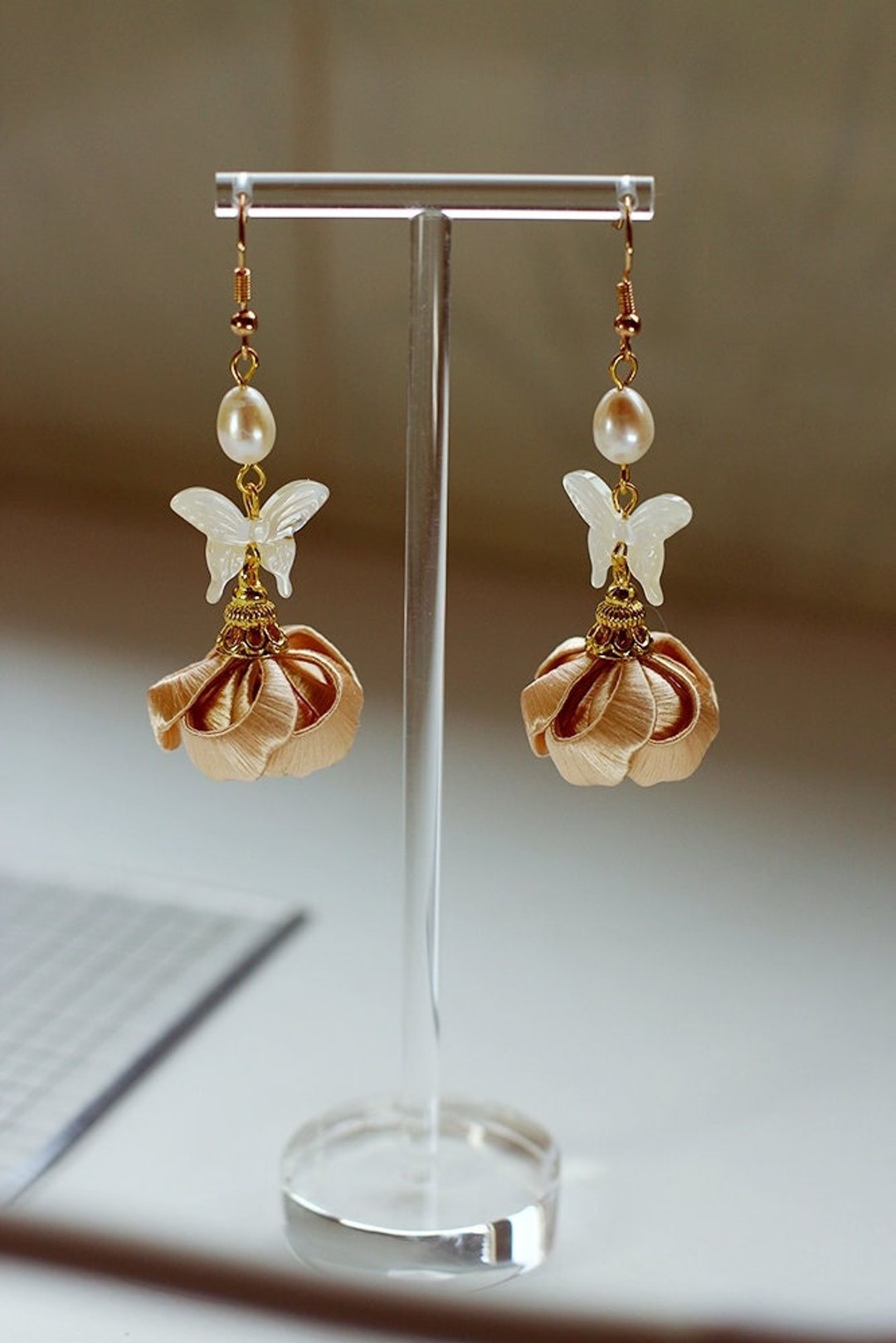 Silk Art Accessories-pinctada Maxima Butterfly and Flesh Pink Rose ...