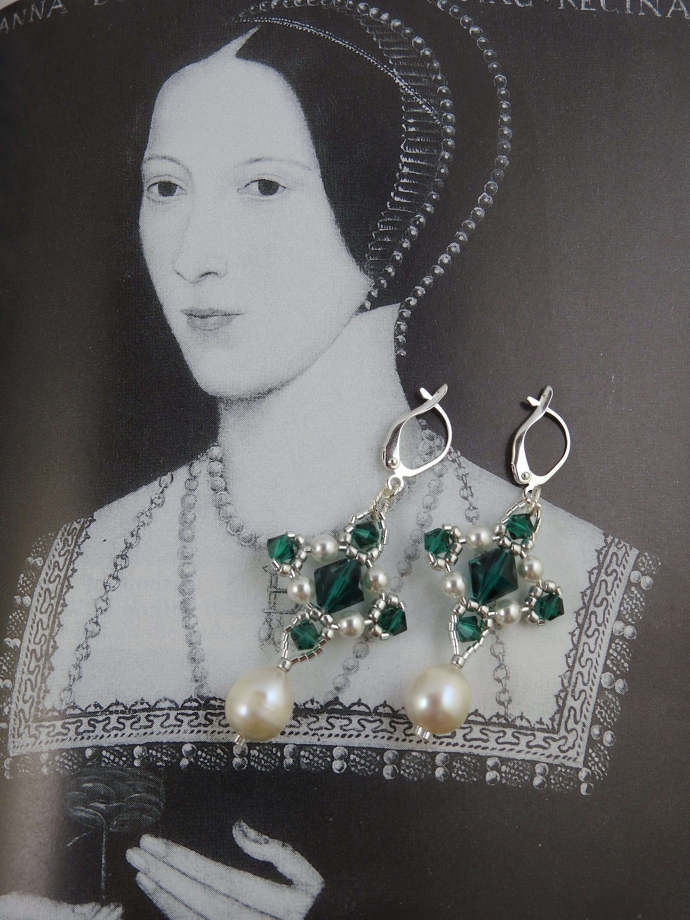 Tudor Elizabethan Pearl and Emerald Round Crystal Beaded - Etsy Sweden