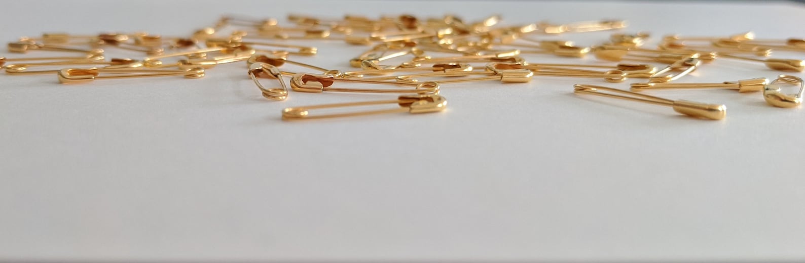 100 Very Small Gold Color Safety Pins. 3/4 Inch Long Metal - Etsy