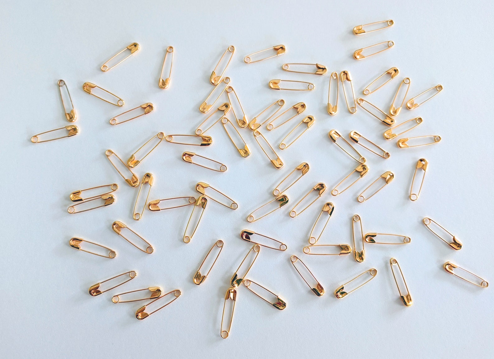 100 Very Small Gold Color Safety Pins. 3/4 Inch Long Metal - Etsy