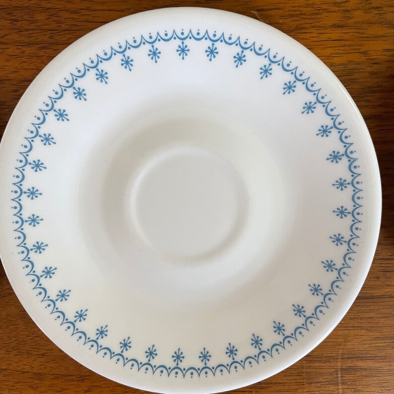 Vintage Corelle Blue Snowflake || Blue Snowflake Small Plates ...