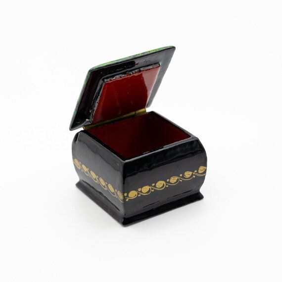 Small Vintage Hand Painted Russian Lacquer Box - Gem