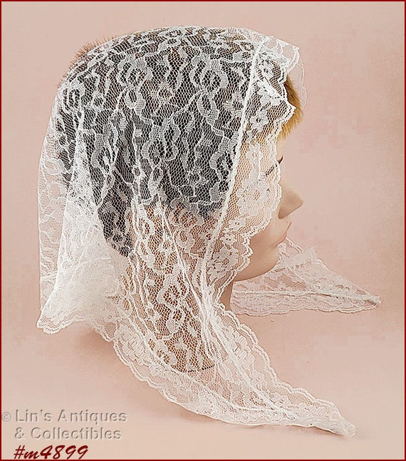 Vintage white lace chapel - Gem