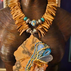 Flowering Jasper Onyx Slab With Quartz & Geodes on a Coconut Fringe ...