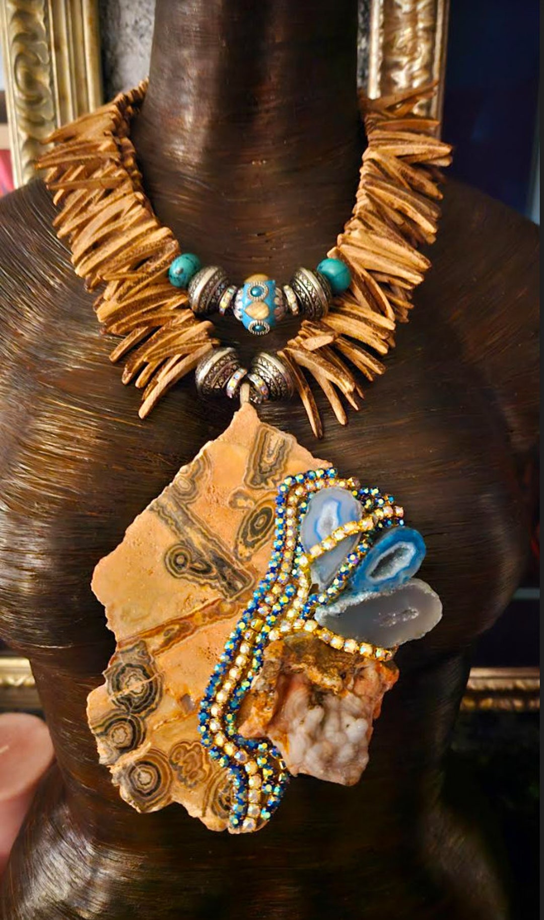 Flowering Jasper Onyx Slab With Quartz & Geodes on a Coconut Fringe ...