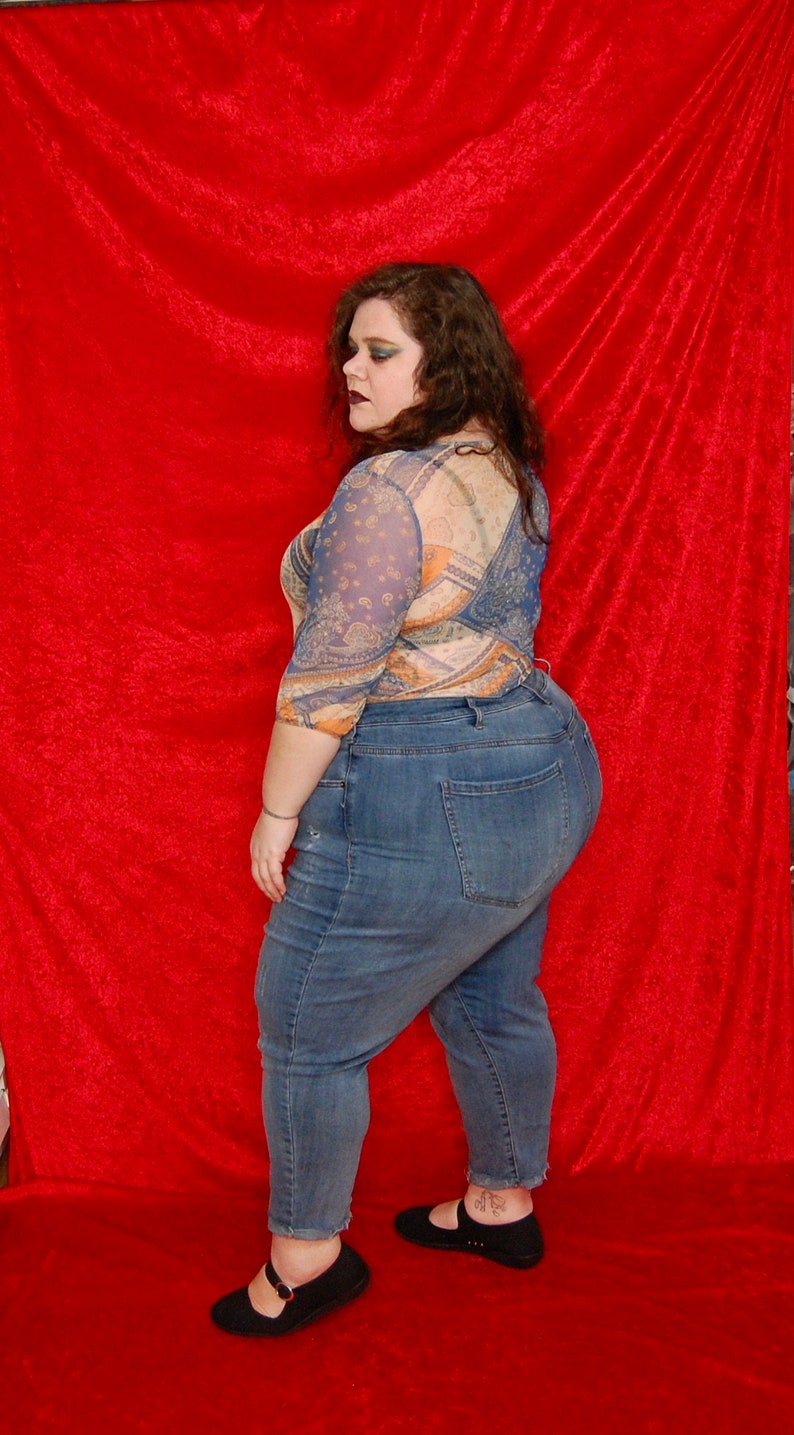 Plus-size Millennium Rodeo Looks // Y2k-era Sheer Blue and Orange ...