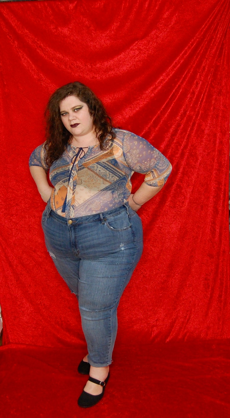 Plus-size Millennium Rodeo Looks // Y2k-era Sheer Blue and Orange ...
