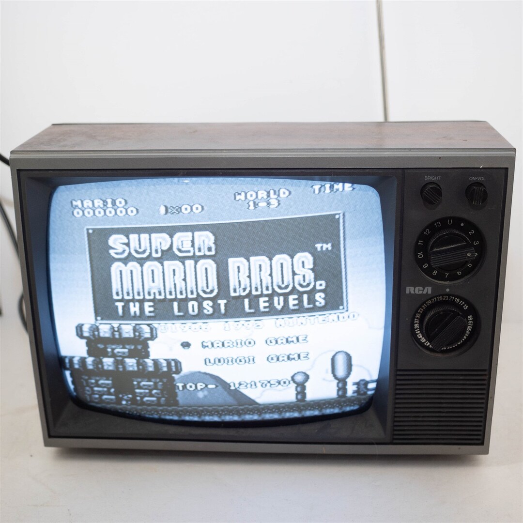 RCA Black & White Woodgrain CRT Tube TV 12 knobs, Dials, Antenna ...