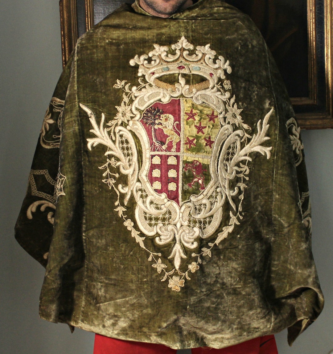 Antique Heraldic Coat of Arms Family Crest Armorial Shield Embroidered ...