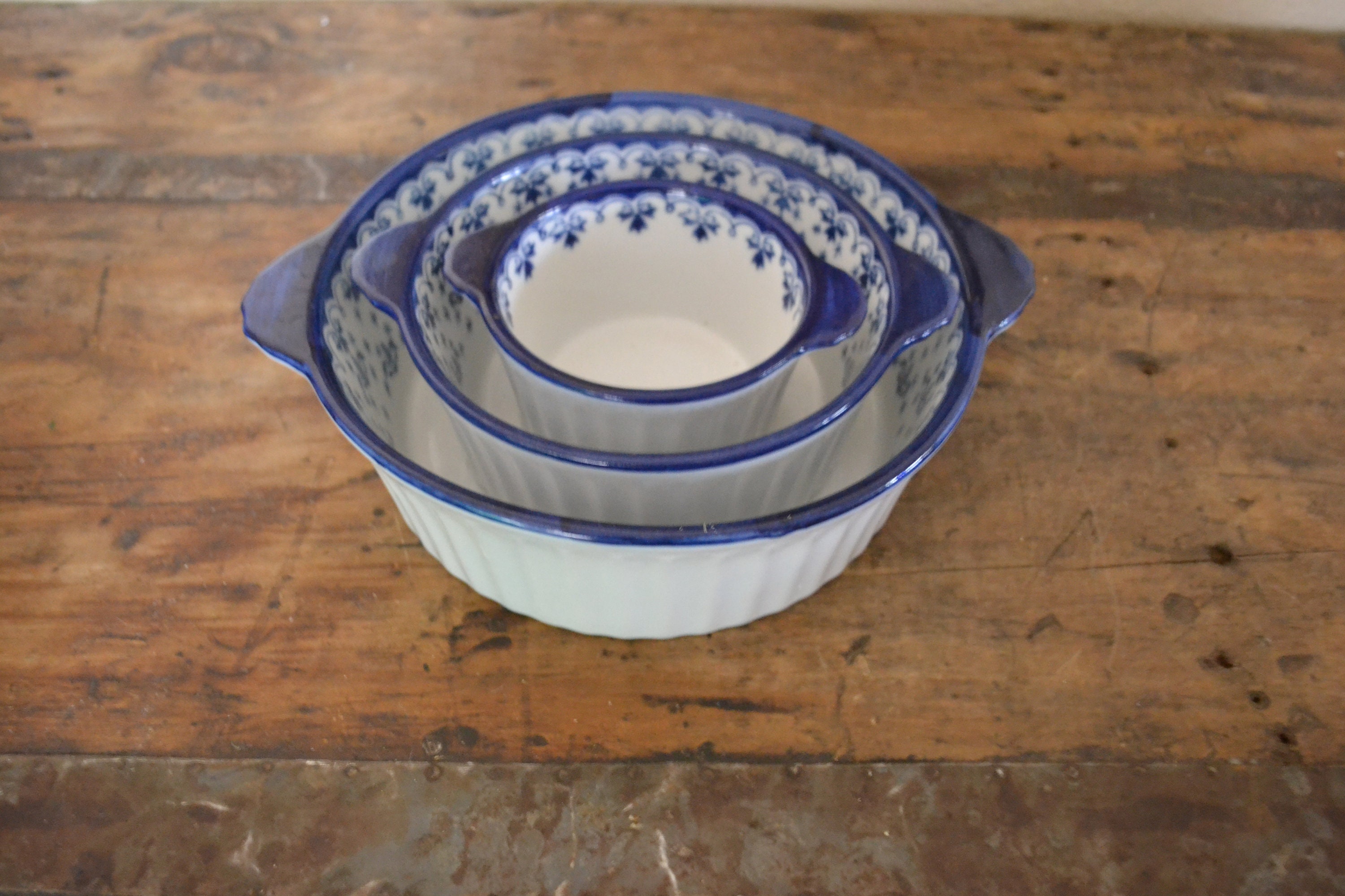 WCL China Hand-painted Fluer De Lis Blue and White Round Casserole ...