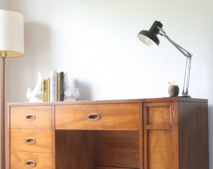 Mid Century Dixie Desk - 1960's Vintage - Danish Modern - Eames Era - Etsy