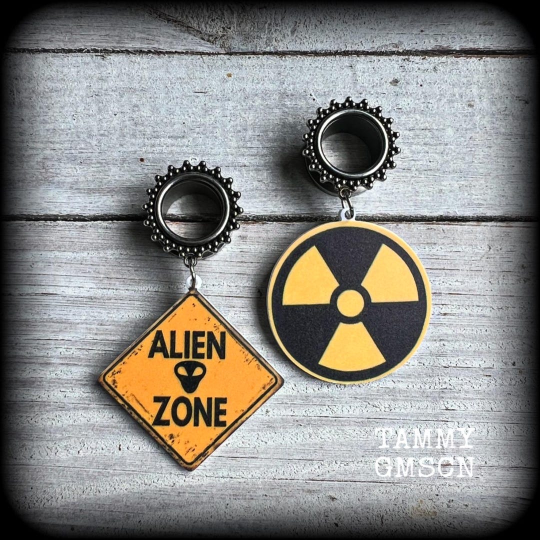 Hangar 18 Tunnel Earrings 9/16” Tunnels 14mm Alien Ear Gauges Roswell ...