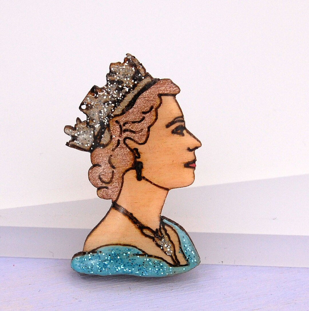 Queen Pin Badge - Etsy