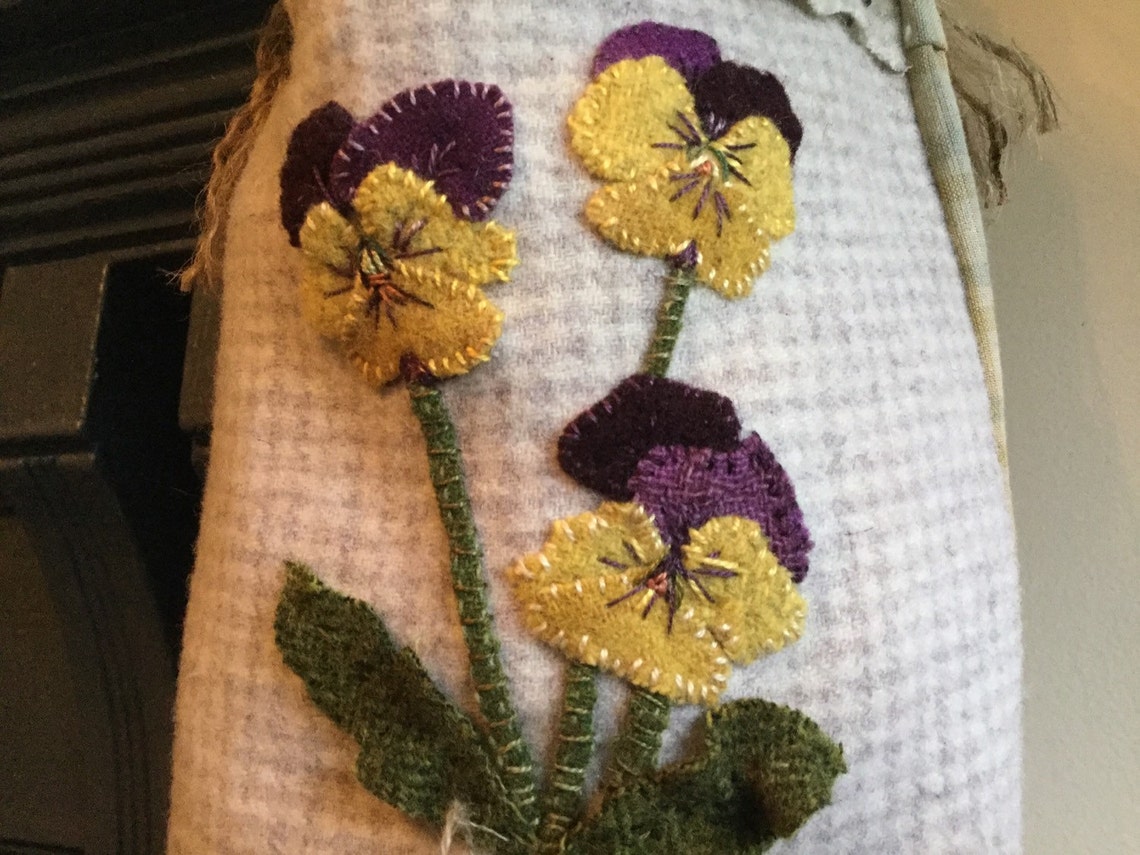 The Pansy Pouch (wool Applique Pattern) - Etsy