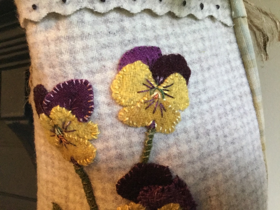 The Pansy Pouch (wool Applique Pattern) - Etsy