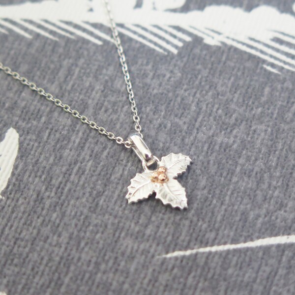 Holly Leaf Necklace - Etsy