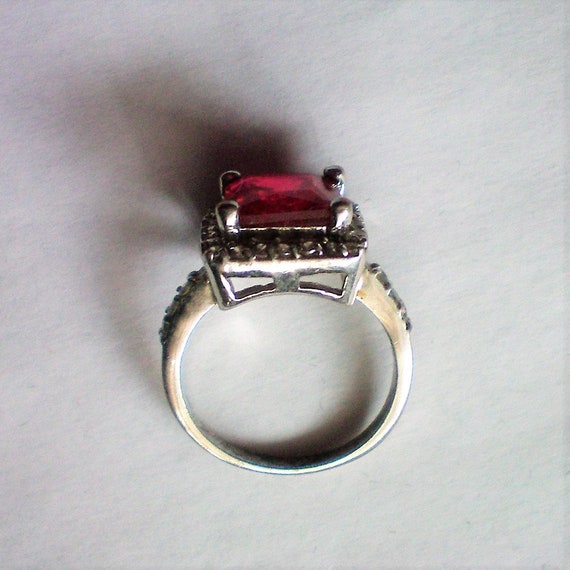 Ruby Red Glass and Rhinestone Statement Ring - 6636 - Gem