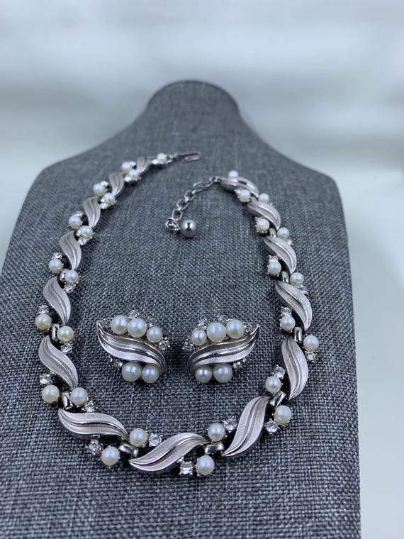 1950’s/60’s Trifari Demi Parure Brushed Silver Metal,… - Gem