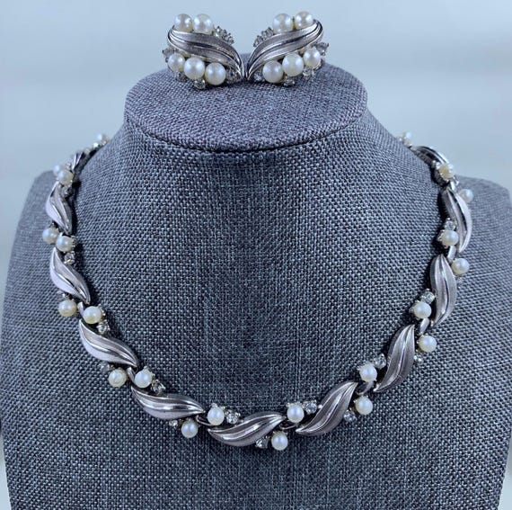 1950’s/60’s Trifari Demi Parure Brushed Silver Metal,… - Gem
