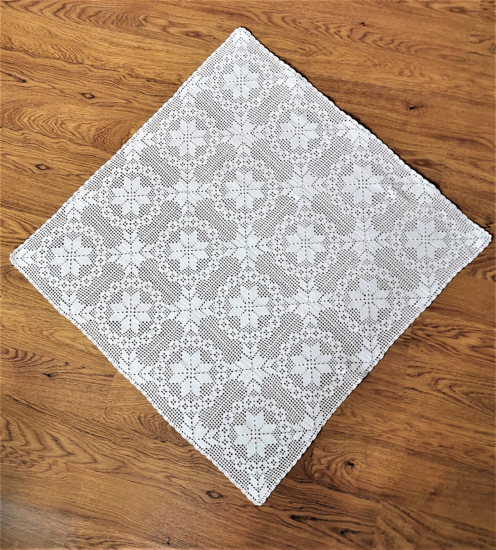 Large Swedish Hand Crocheted Table Cloth in White. Very Well Done and a ...