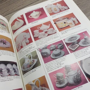 Vintage AVON Handbook and Price Guide Perfume Bottles and Collectibles ...