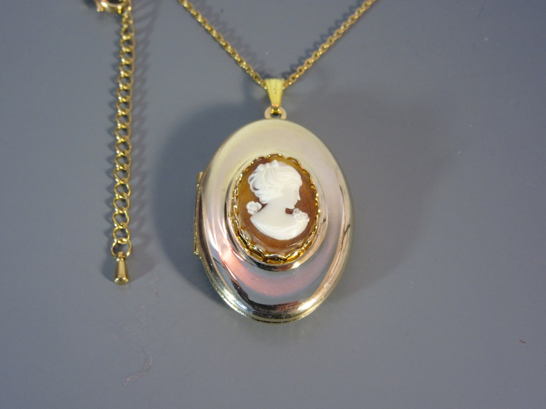 Vintage Cameo Locket Pendant Necklace - Etsy