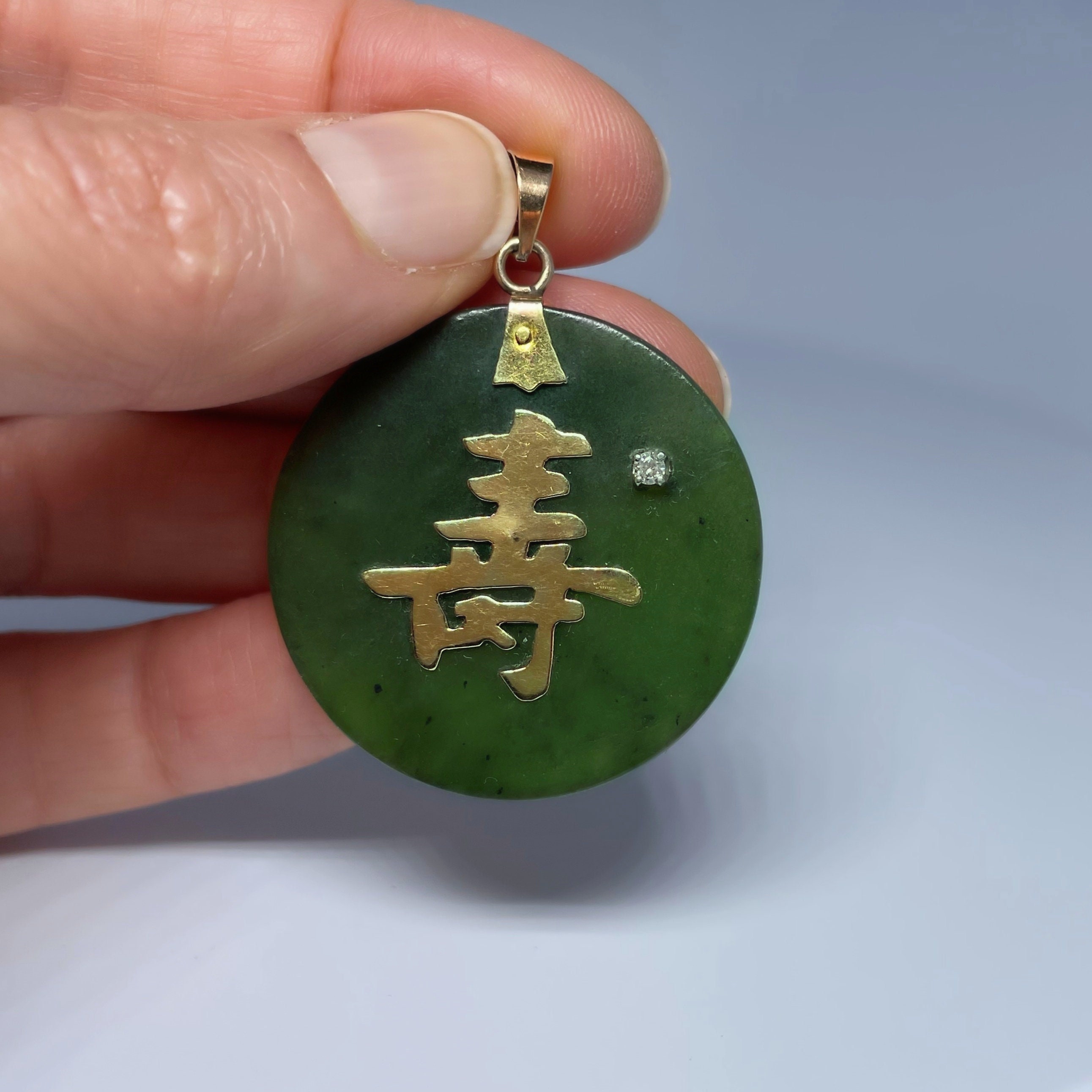 Jade pendant with chinese character store